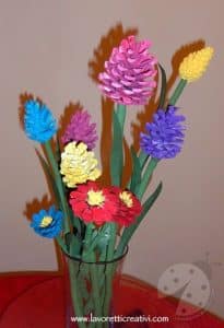 Fiori con le pigne - Lavoretti Creativi